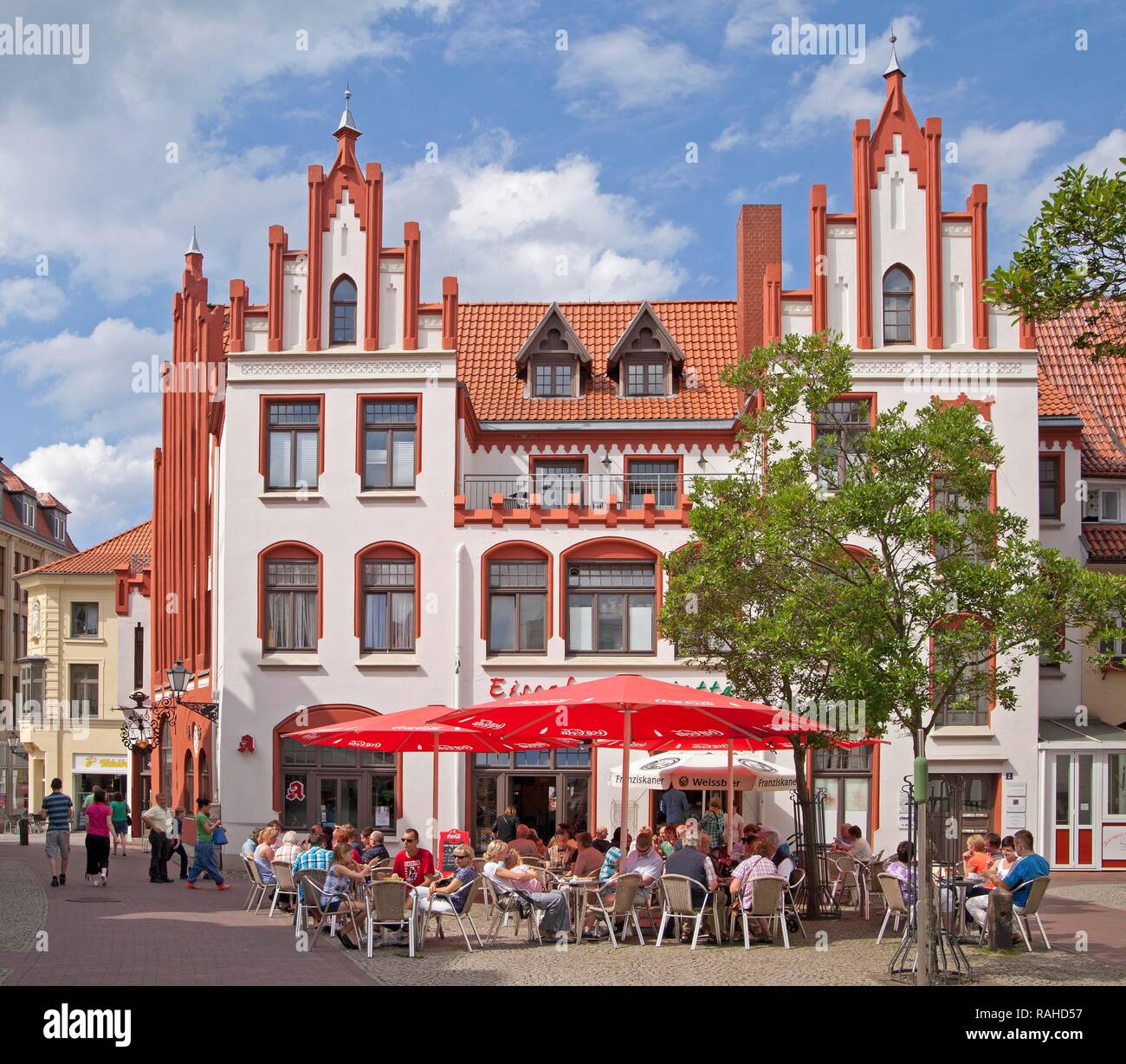 Marktplatz mit gastronomie -Fotos und -Bildmaterial in hoher Auflösung ...