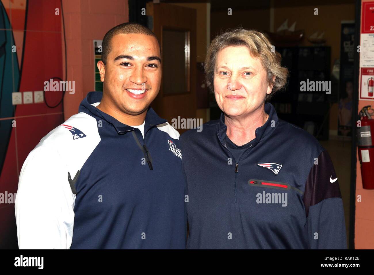 1 Leutnant Keith Linville (links) und Chief Warrant Officer Renate Lang ...
