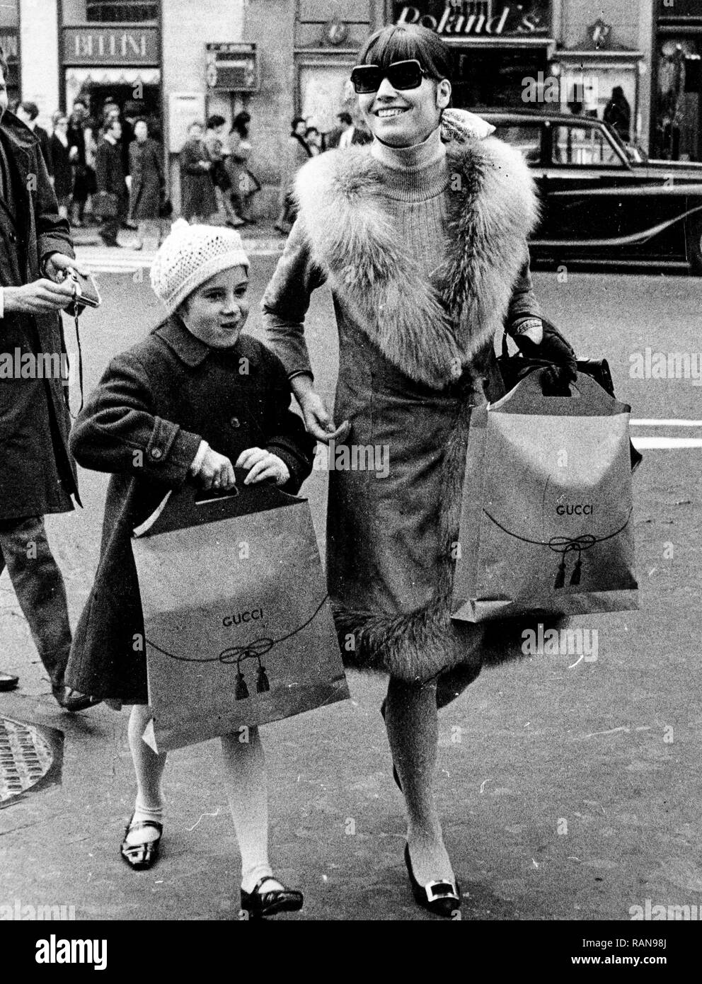 Elsa martinelli mit Tochter cristiana, Rom, 1965 Stockfotografie - Alamy