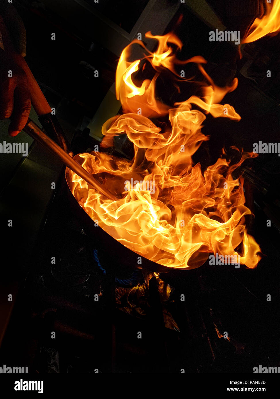 Flambieren restaurant -Fotos und -Bildmaterial in hoher Auflösung – Alamy