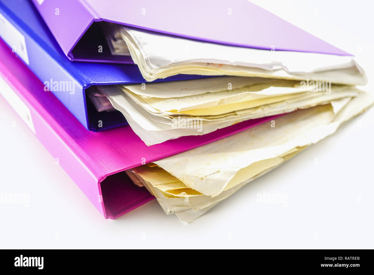 Datei Ordner Binder Stack von Multi Color auf Tisch im Amt ...