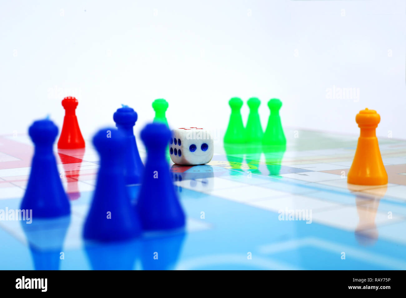 Ludo game -Fotos und -Bildmaterial in hoher Auflösung – Alamy