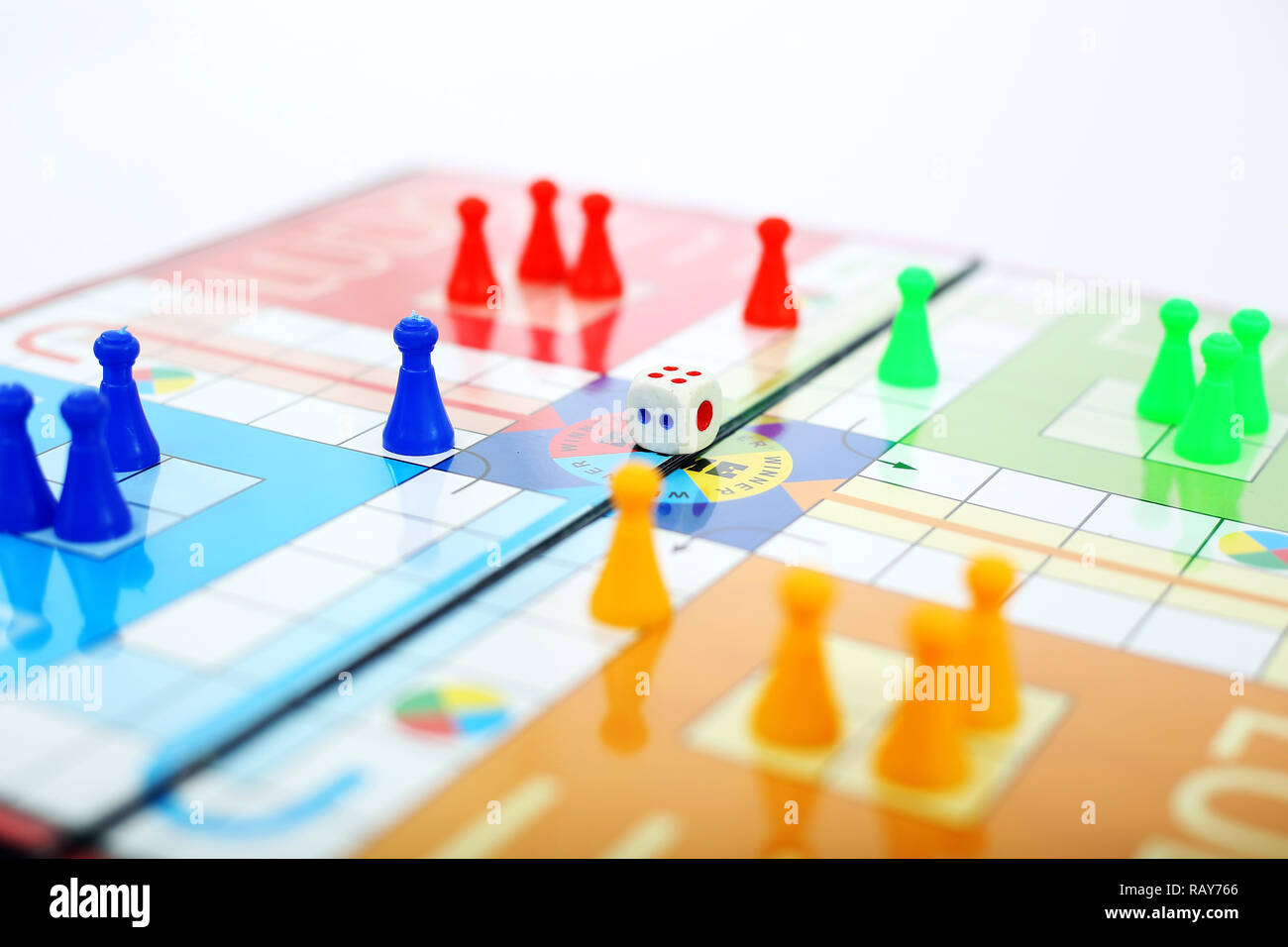 Ludo Board Stockfotos und -bilder Kaufen - Alamy