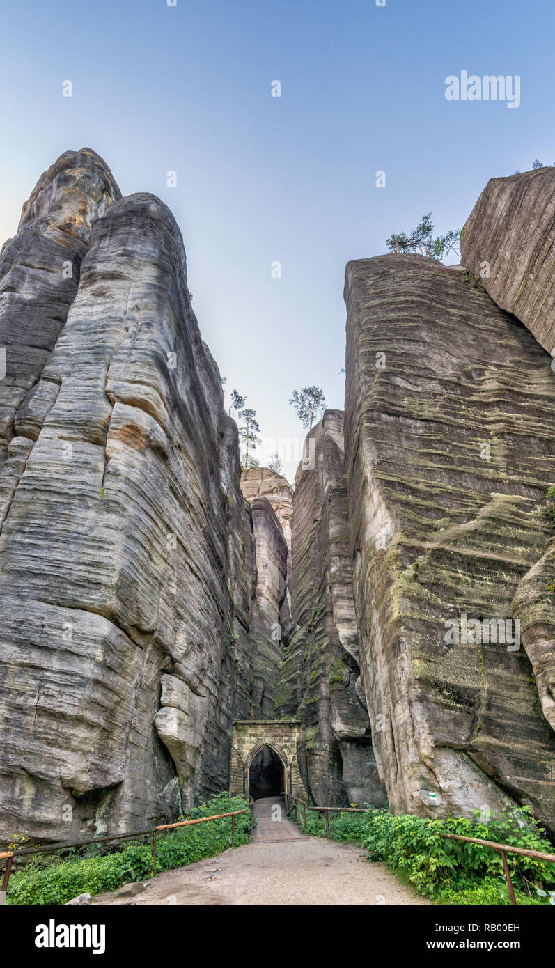 Gotisches tor -Fotos und -Bildmaterial in hoher Auflösung – Alamy