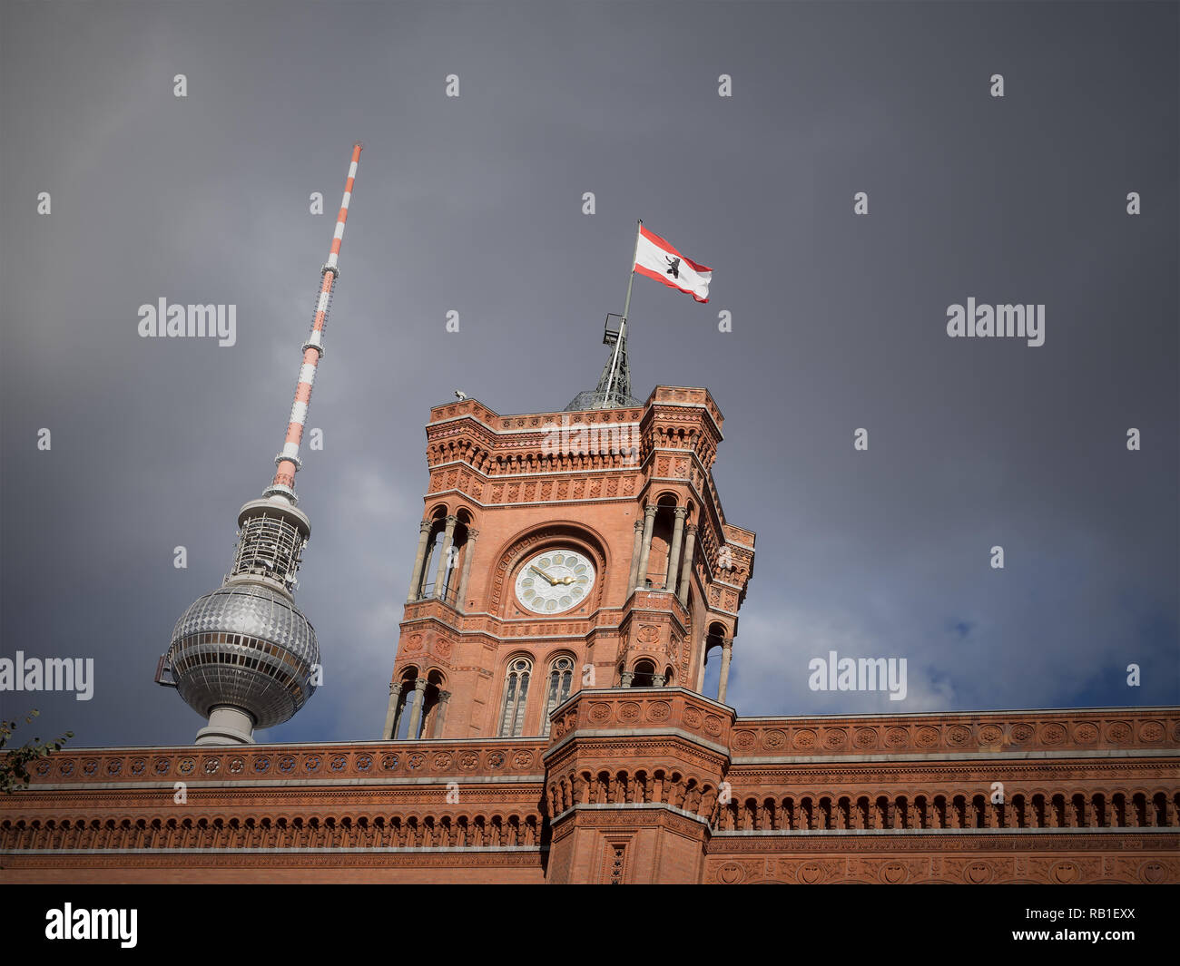 Roter turm in berlin -Fotos und -Bildmaterial in hoher Auflösung – Alamy