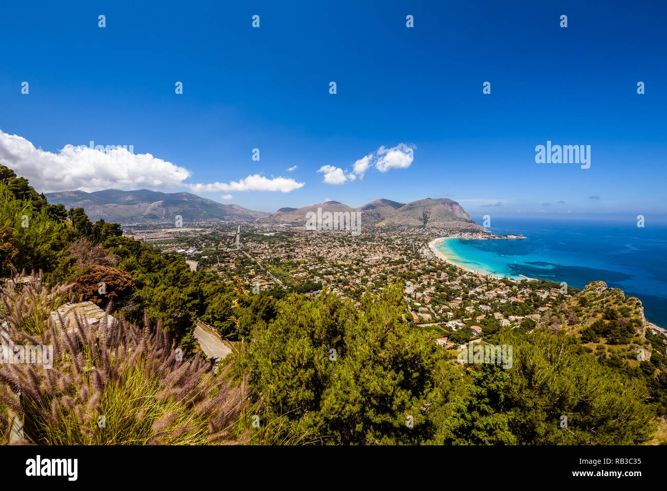 Mondello beach resort sicily -Fotos und -Bildmaterial in hoher ...