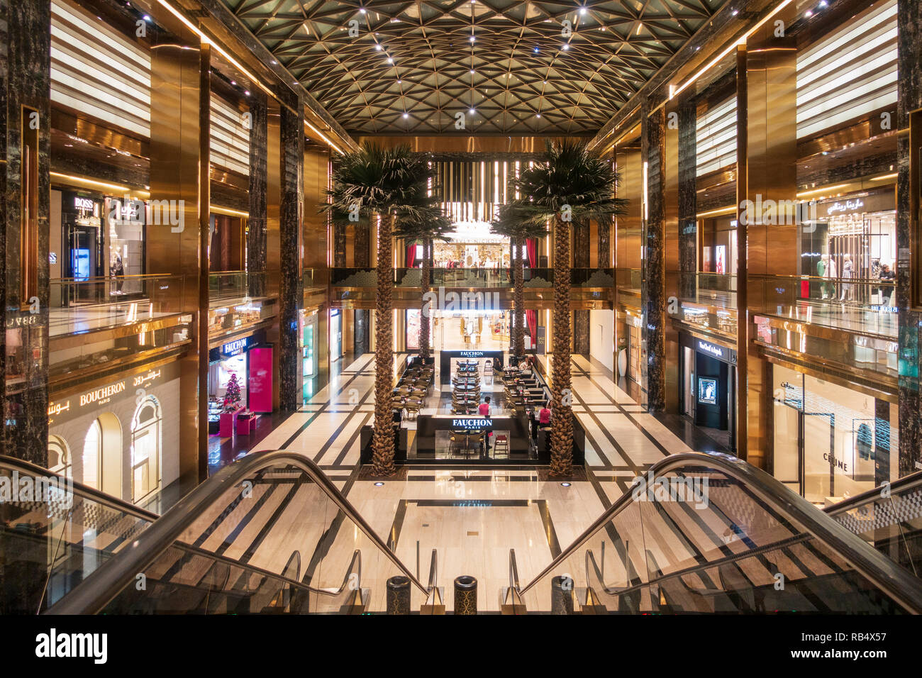 Innenraum der neuen Prestige luxury Arcade mit exklusiven Boutiquen in ...