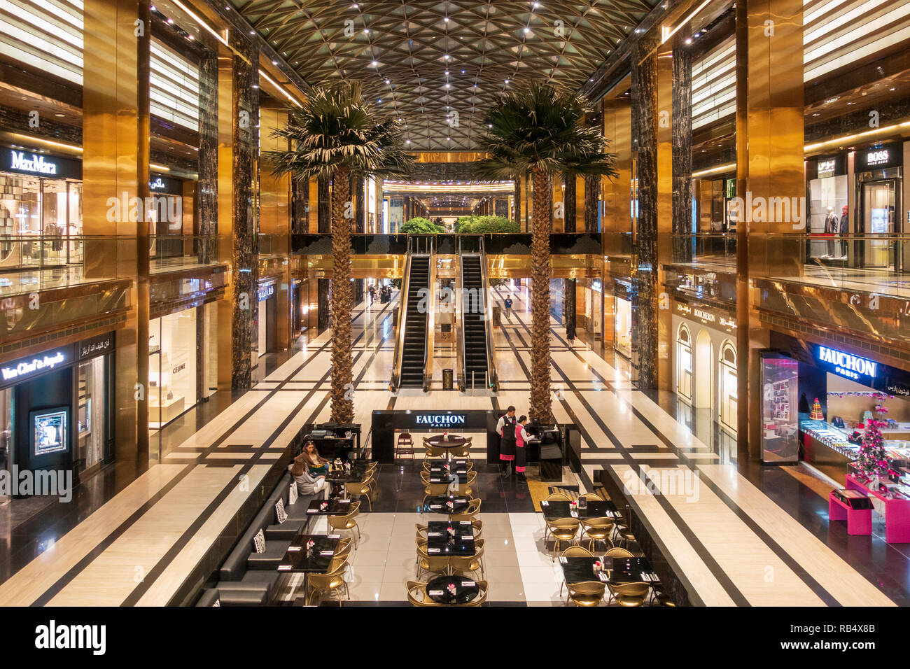 Innenraum der neuen Prestige luxury Arcade mit exklusiven Boutiquen in ...