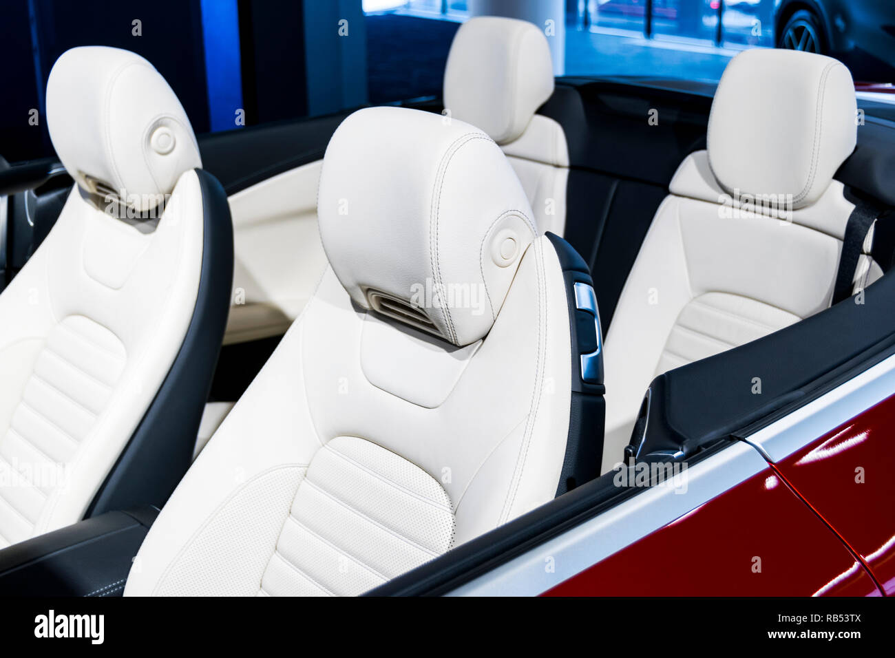 Moderner Luxus Auto innen. Innenraum der Prestige modernes Auto ...