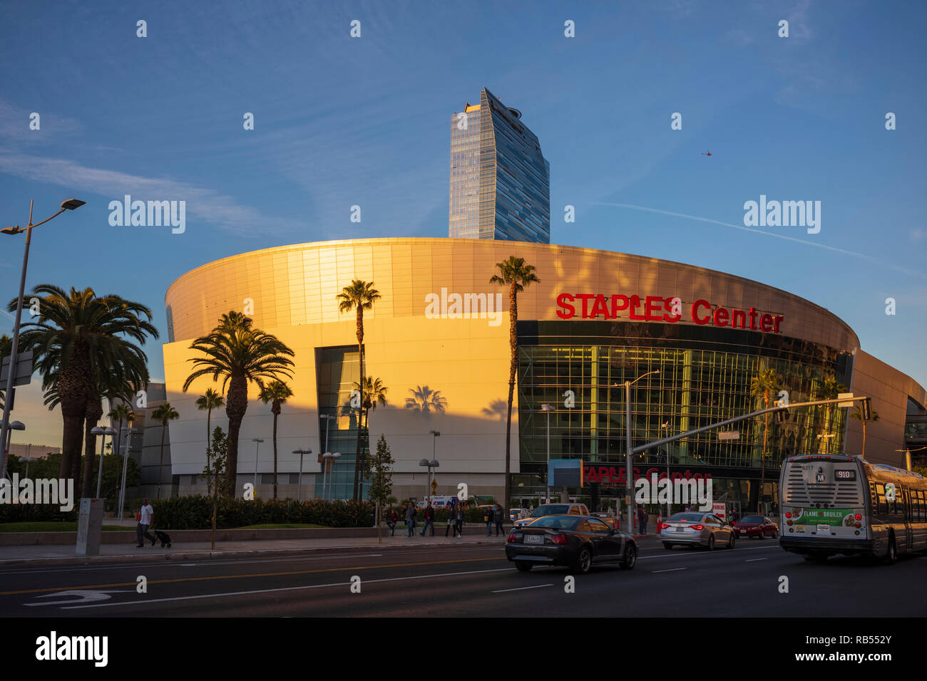 STAPLES Center ist eine Multifunktionsarena in Downtown Los Angeles ...