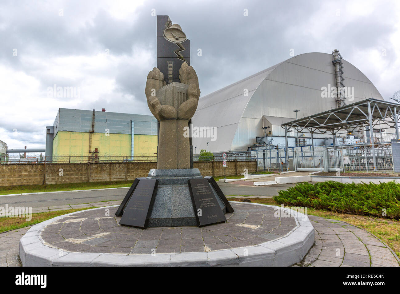 Tschernobyl, Ukraine - 2. Juli 2018 - Das Kraftwerk von Tschernobyl mit ...