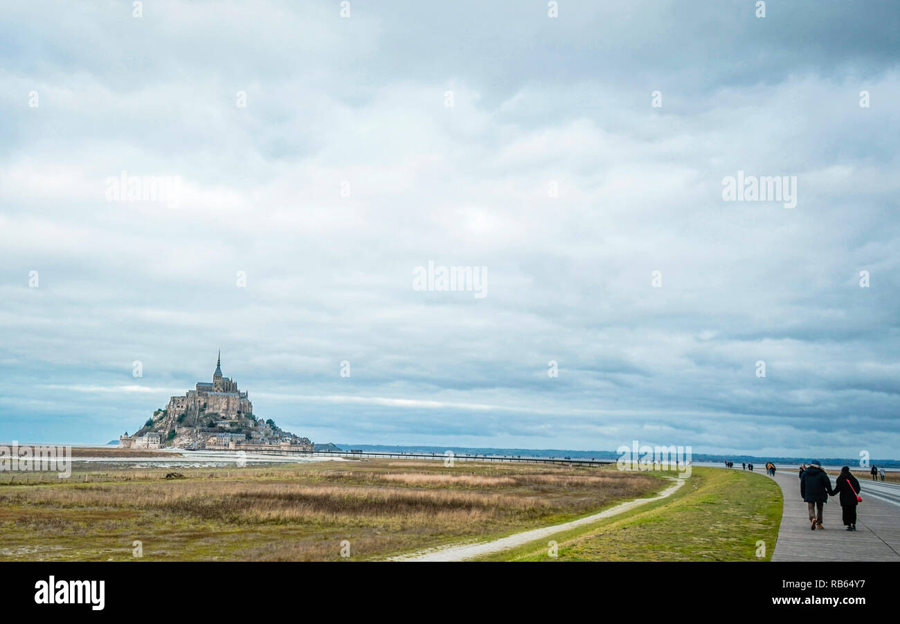 Abbaye mont saint michel -Fotos und -Bildmaterial in hoher Auflösung ...