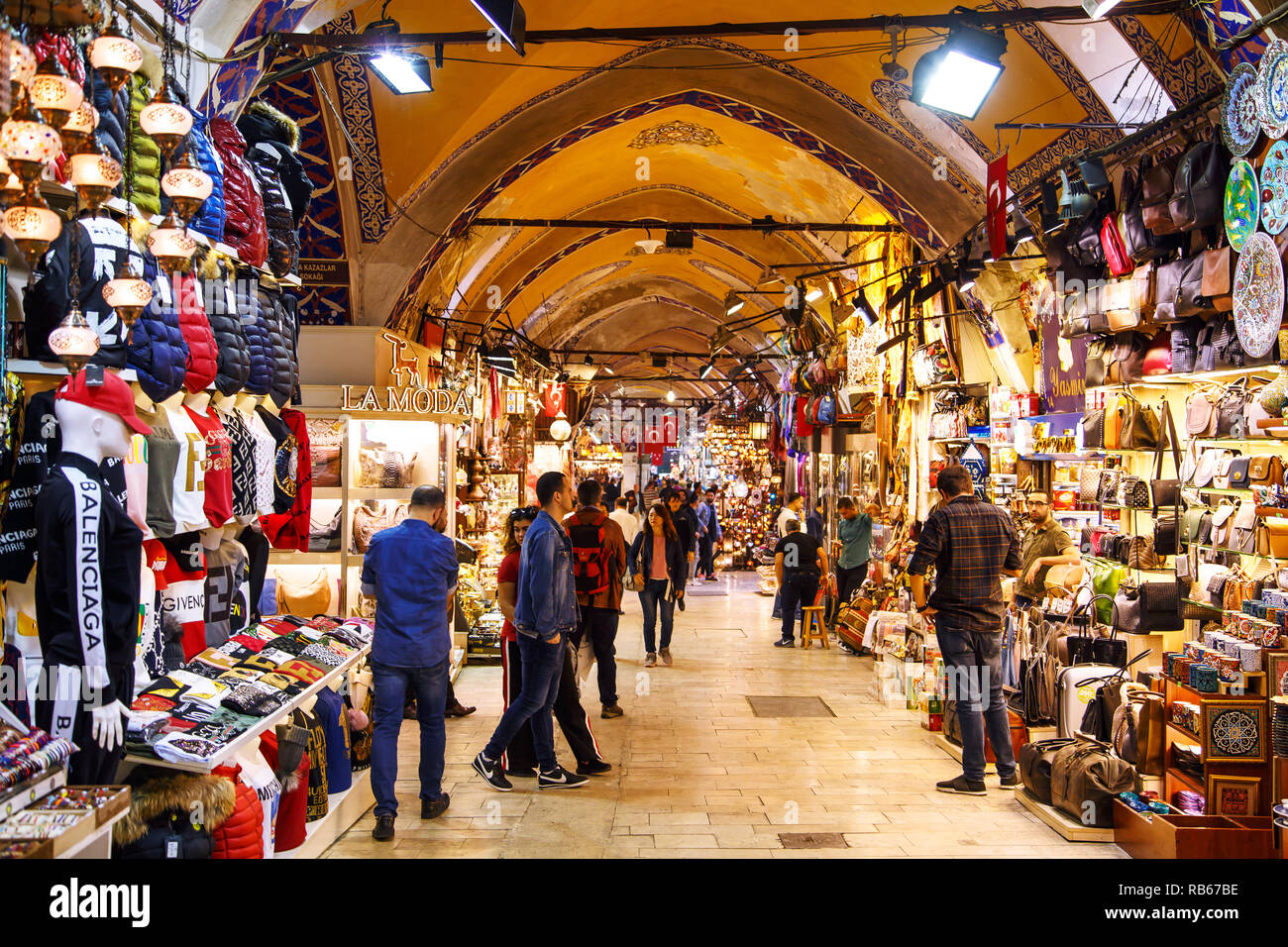 Grand bazaar ceramics -Fotos und -Bildmaterial in hoher Auflösung – Alamy