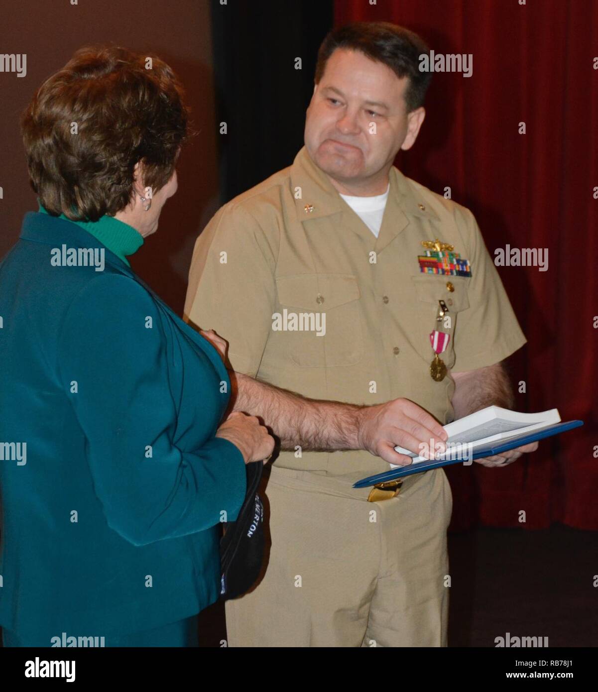 SILVERDALE, Washington (31. 14, 2016) - Cmdr. Anthony Pecoraro, Abfahrt ...