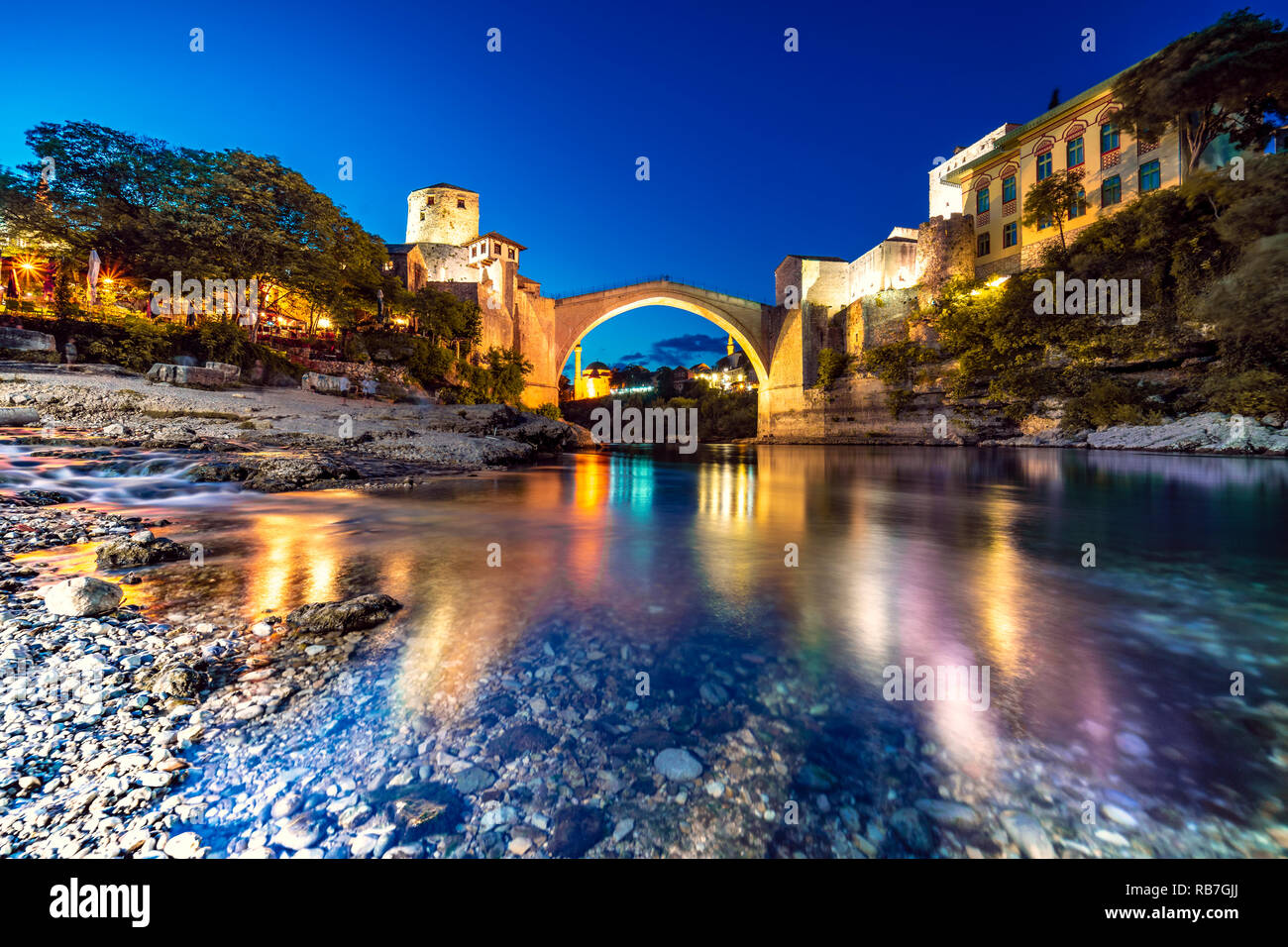 Stari Most in Mostar Altstadt in Bosnien und Herzegowina bei Nacht ...