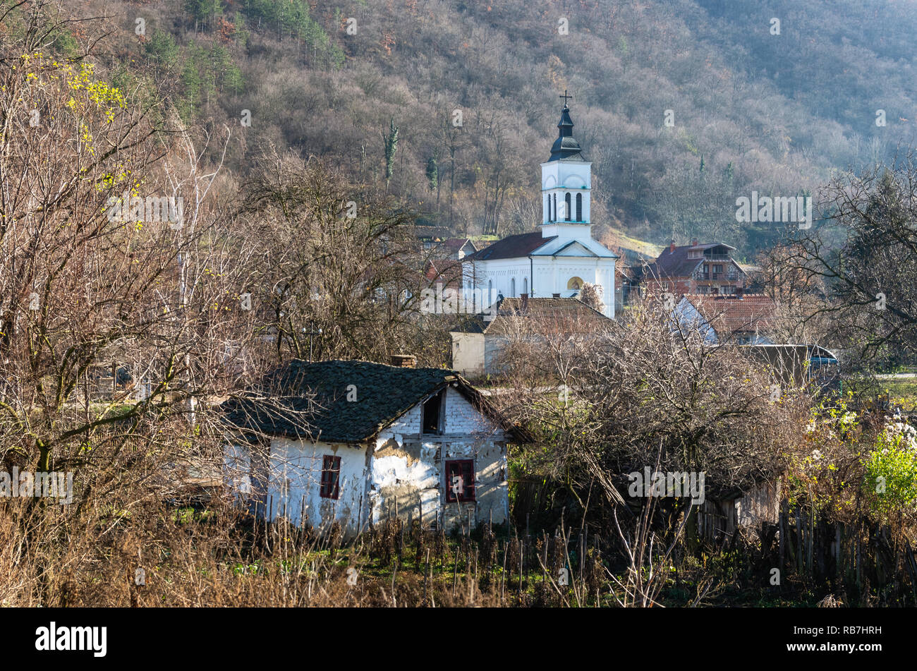 Serbien dorf -Fotos und -Bildmaterial in hoher Auflösung – Alamy