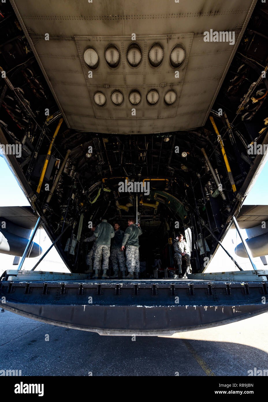 362 Training Squadron C-130 Crew Chief Lehrling Kurs in der Nähe der ...