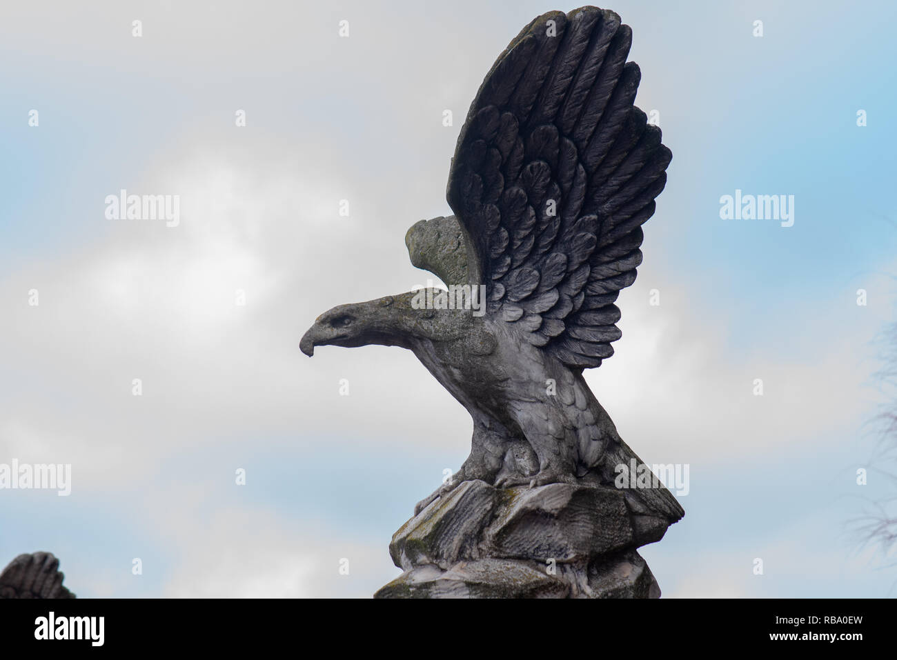 Adlerskulptur aus stein -Fotos und -Bildmaterial in hoher Auflösung – Alamy