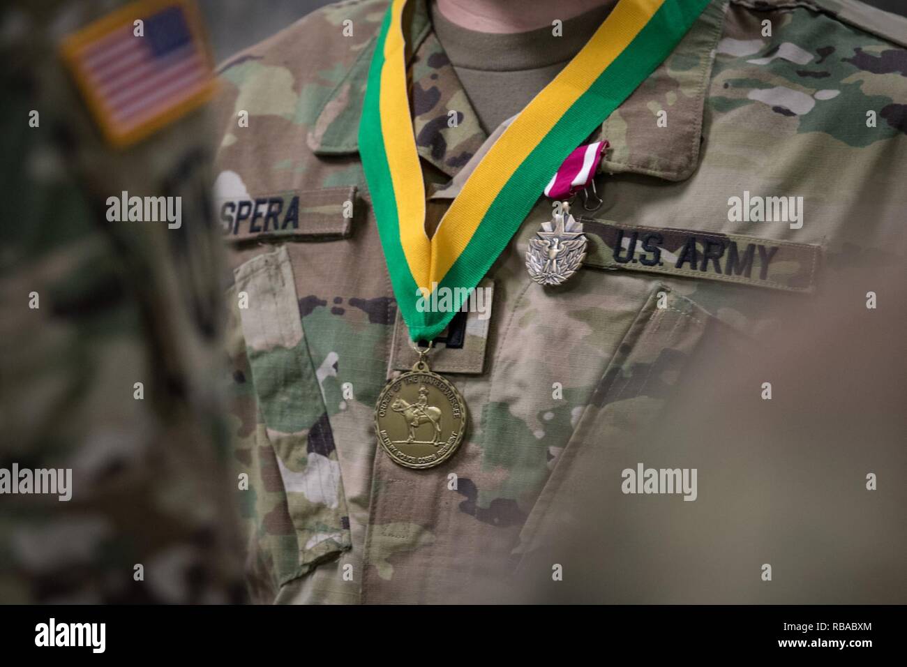 Ausgehende 94th Military Police Company Commander, Armee Kapitän Daniel ...