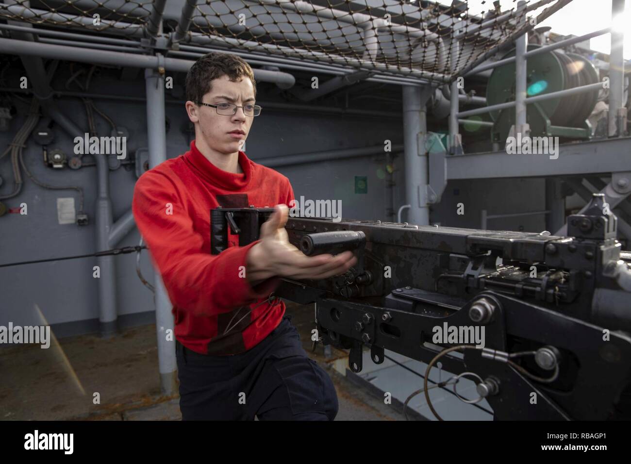 Atlantik (31. 19, 2018) von Gunner Mate Seemann Nathan Sparkman führt ...