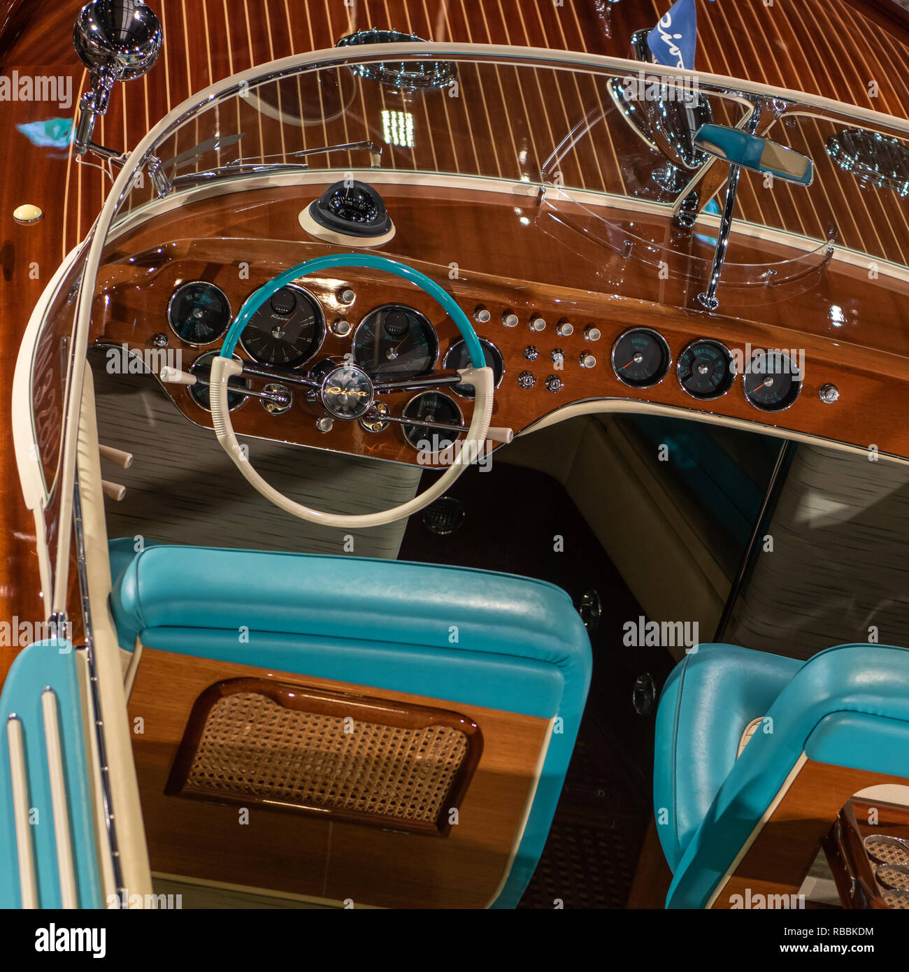 Vintage riva boat -Fotos und -Bildmaterial in hoher Auflösung – Alamy