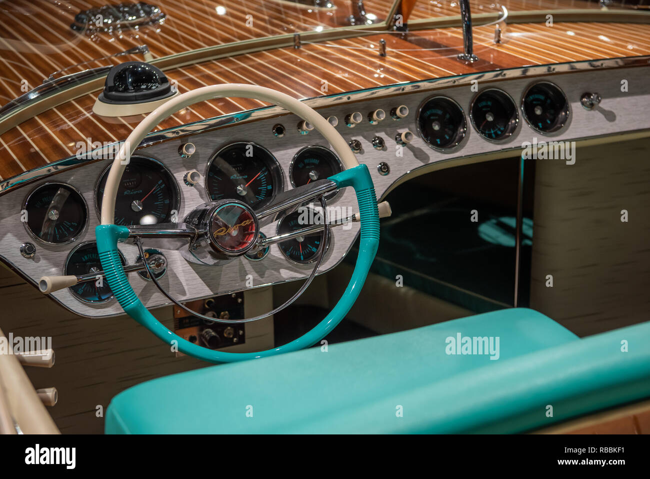 Vintage riva boat -Fotos und -Bildmaterial in hoher Auflösung – Alamy
