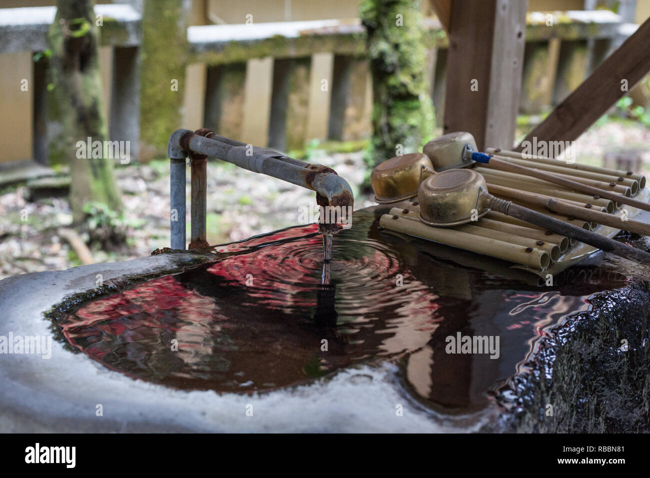 Japanese garden fountain bamboo -Fotos und -Bildmaterial in hoher ...