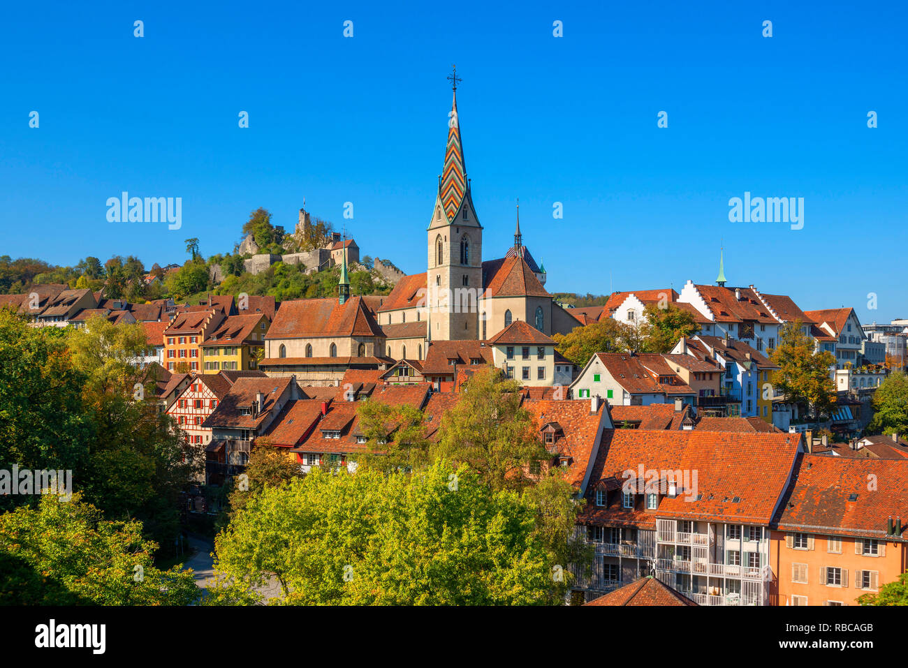 Stadt Kirche von Baden mit Stein schloss, Aargau, Schweiz ...