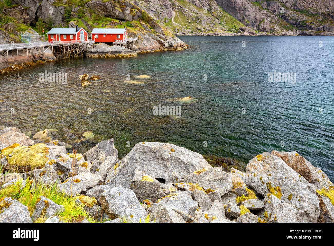 Fischerdorf lofoten norway red house -Fotos und -Bildmaterial in hoher ...