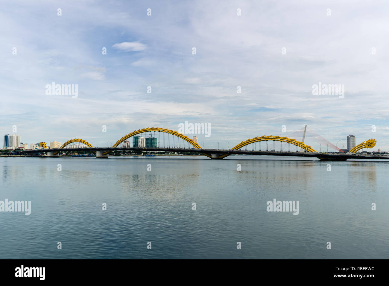 Dragon river bridge da nang vietnam -Fotos und -Bildmaterial in hoher ...