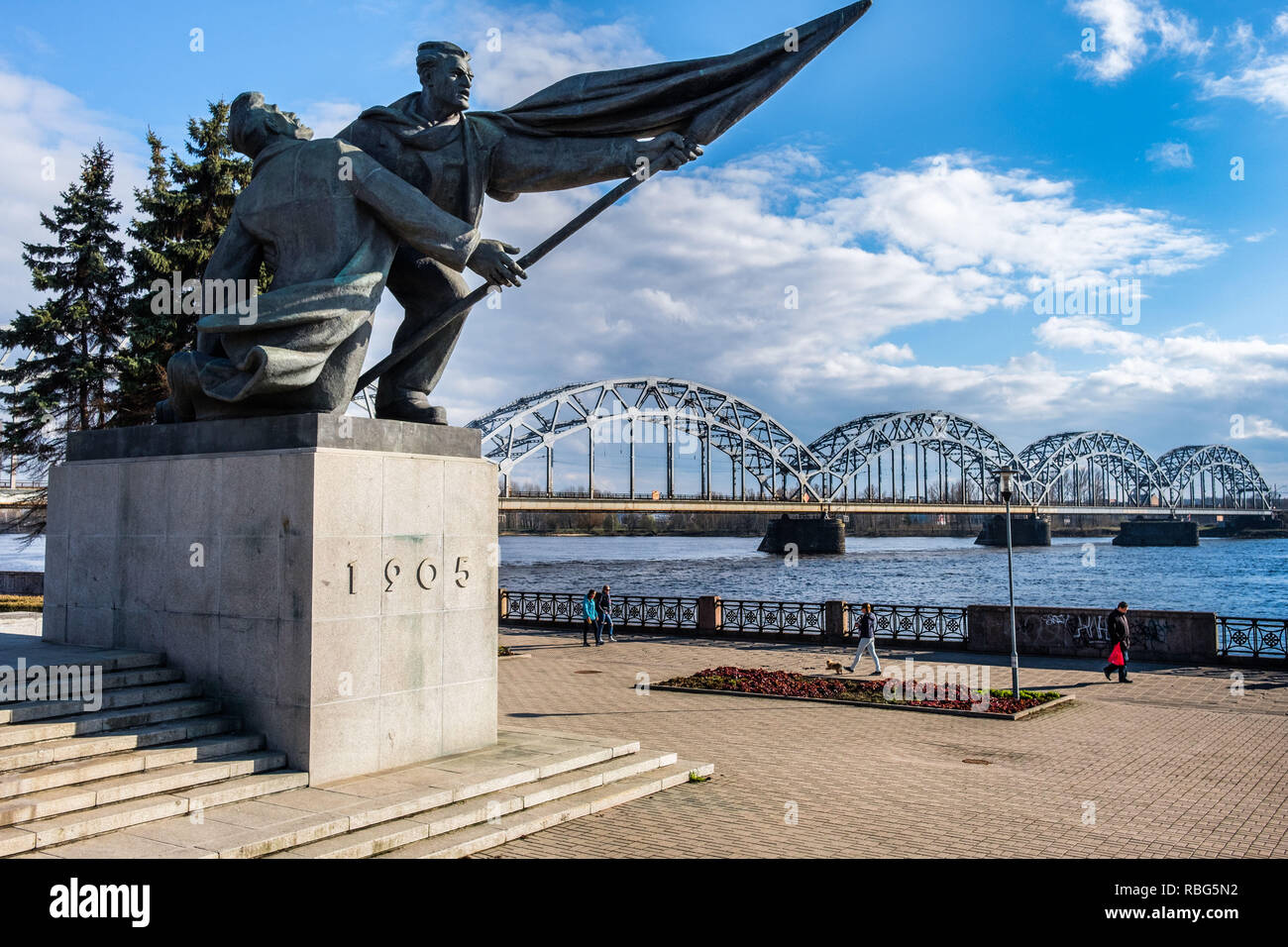Lettland: Riga, Lettland, Riga. Statue (Denkmal) in Erinnerung an die ...