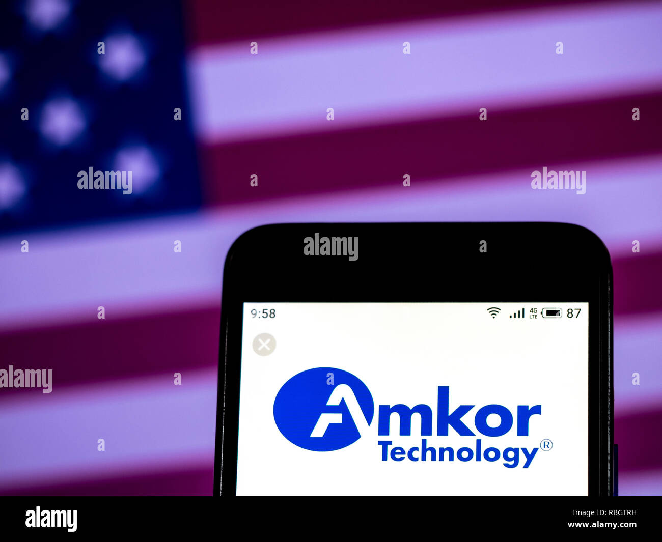 Amkor Technology Semiconductor Manufacturing Company Logo auf dem ...
