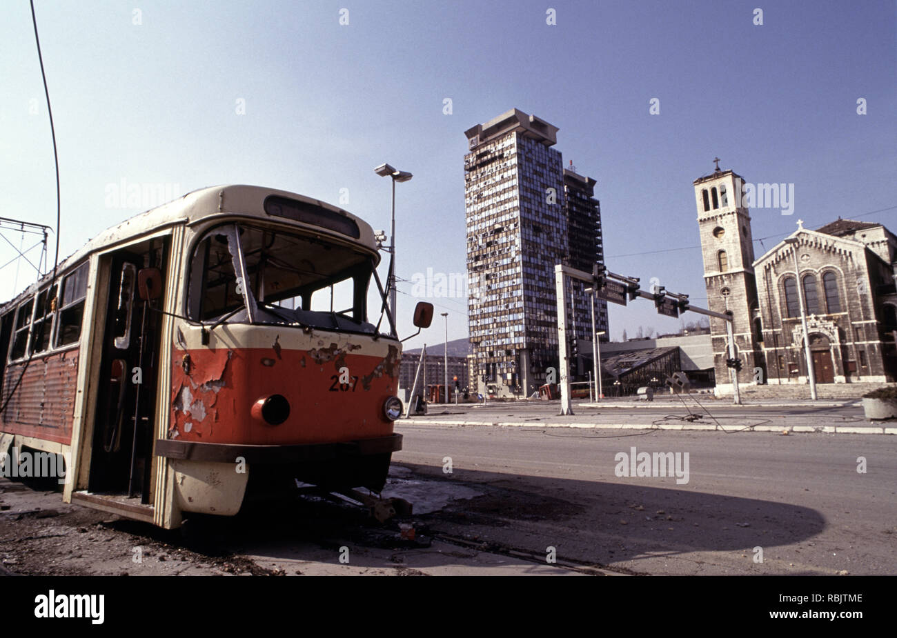 Sniper alley -Fotos und -Bildmaterial in hoher Auflösung – Alamy