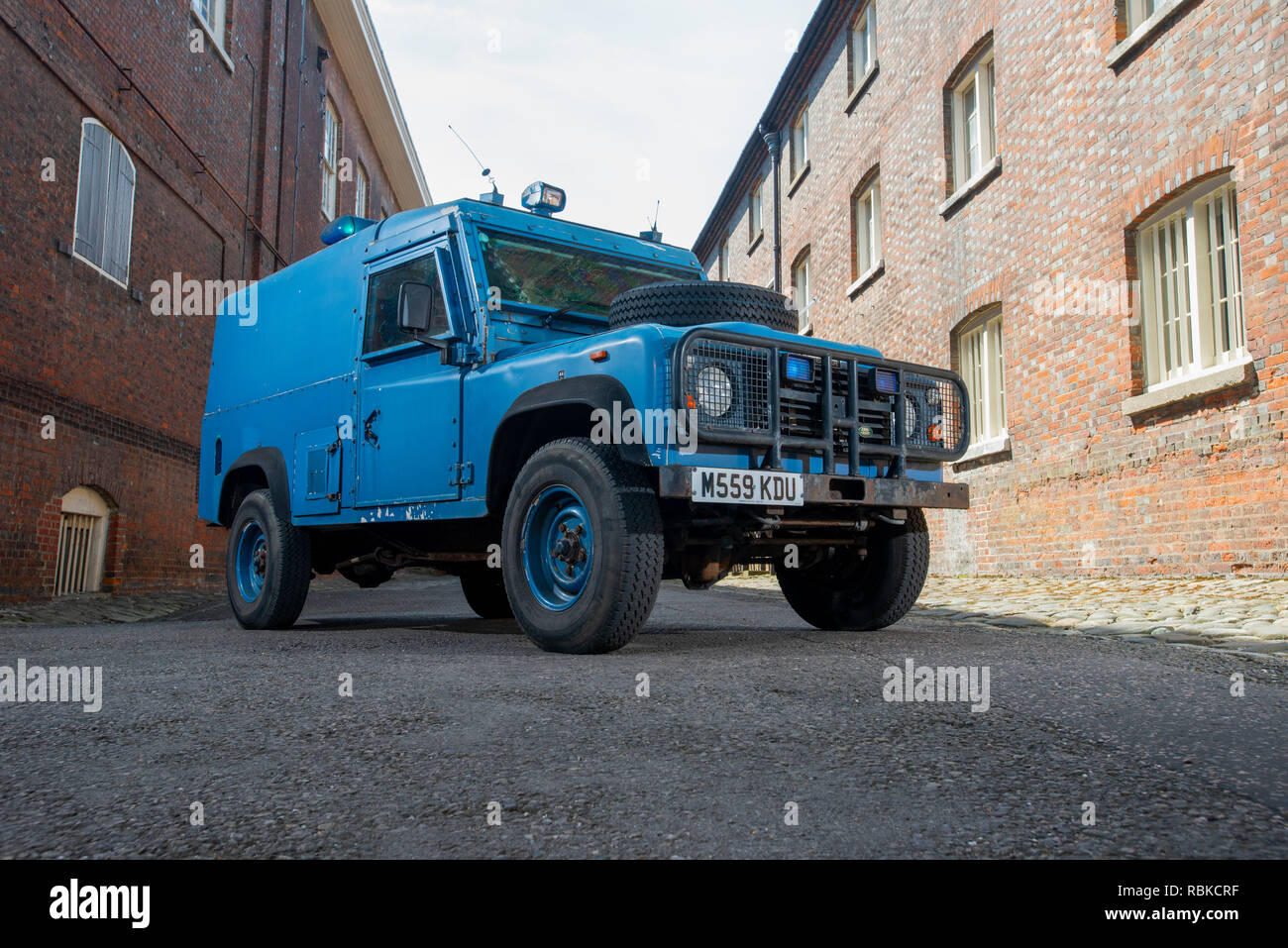 1994 gepanzerte Polizei Land Rover Defender 110 Stockfotografie - Alamy