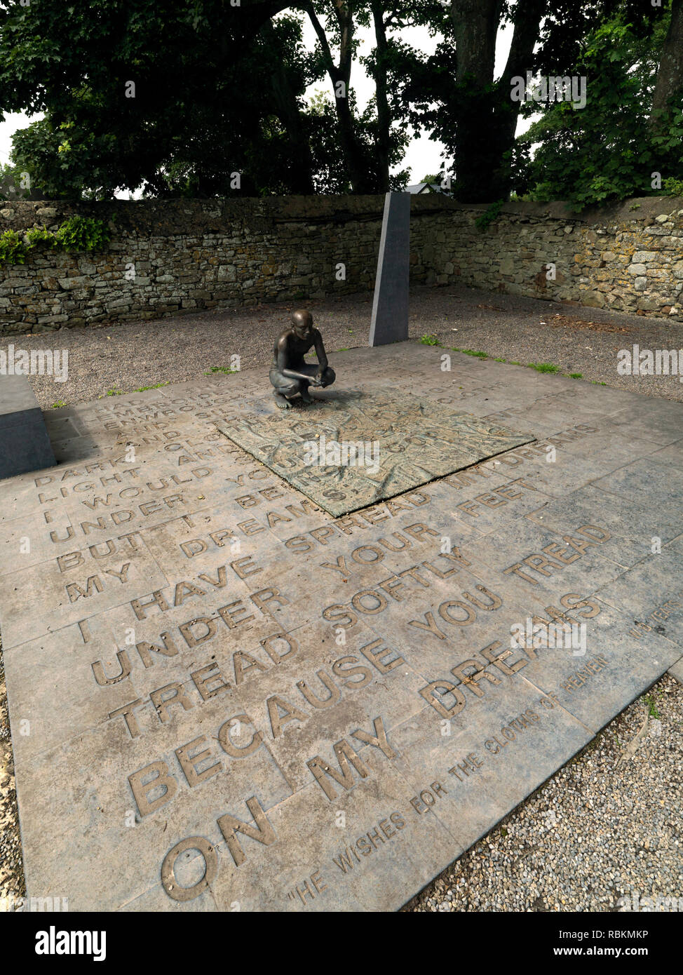 Yeats grave drumcliff -Fotos und -Bildmaterial in hoher Auflösung – Alamy