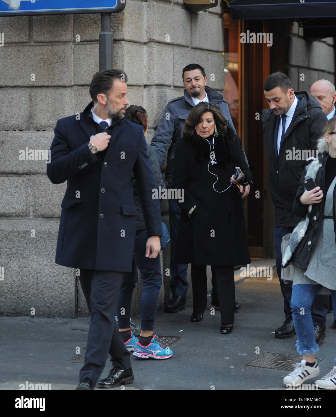 Mailand, Maria Elisabetta Alberti Casellati super begleitet downtown ...