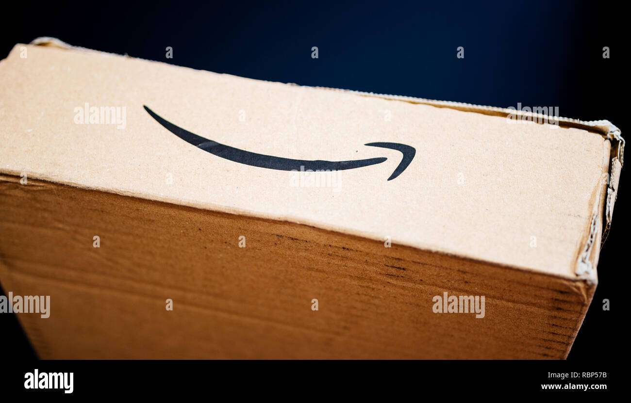 Amazon lächelnde box -Fotos und -Bildmaterial in hoher Auflösung – Alamy