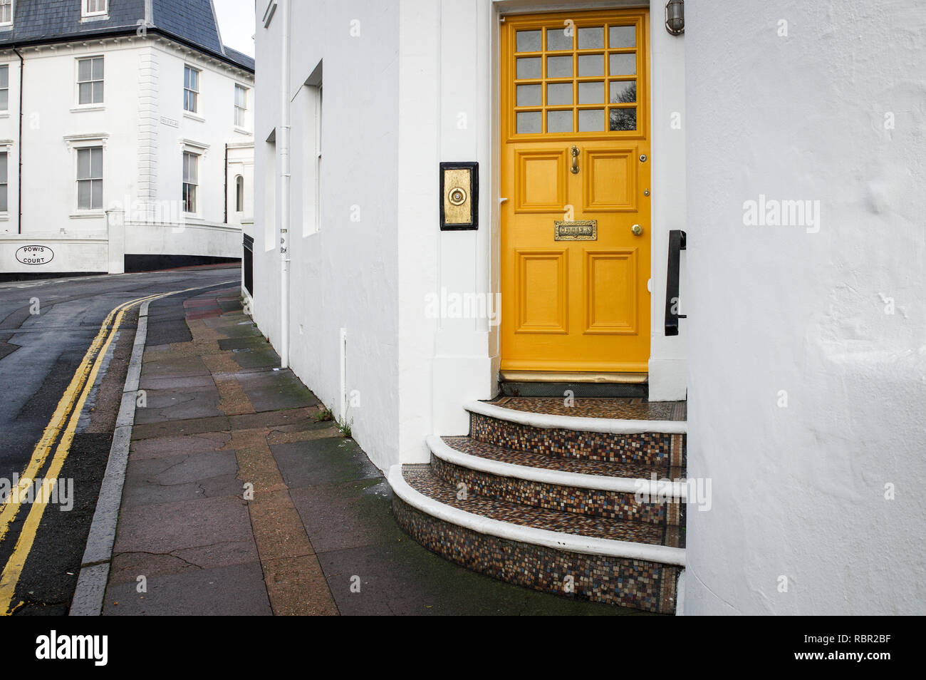 Markantes gelb -Fotos und -Bildmaterial in hoher Auflösung – Alamy