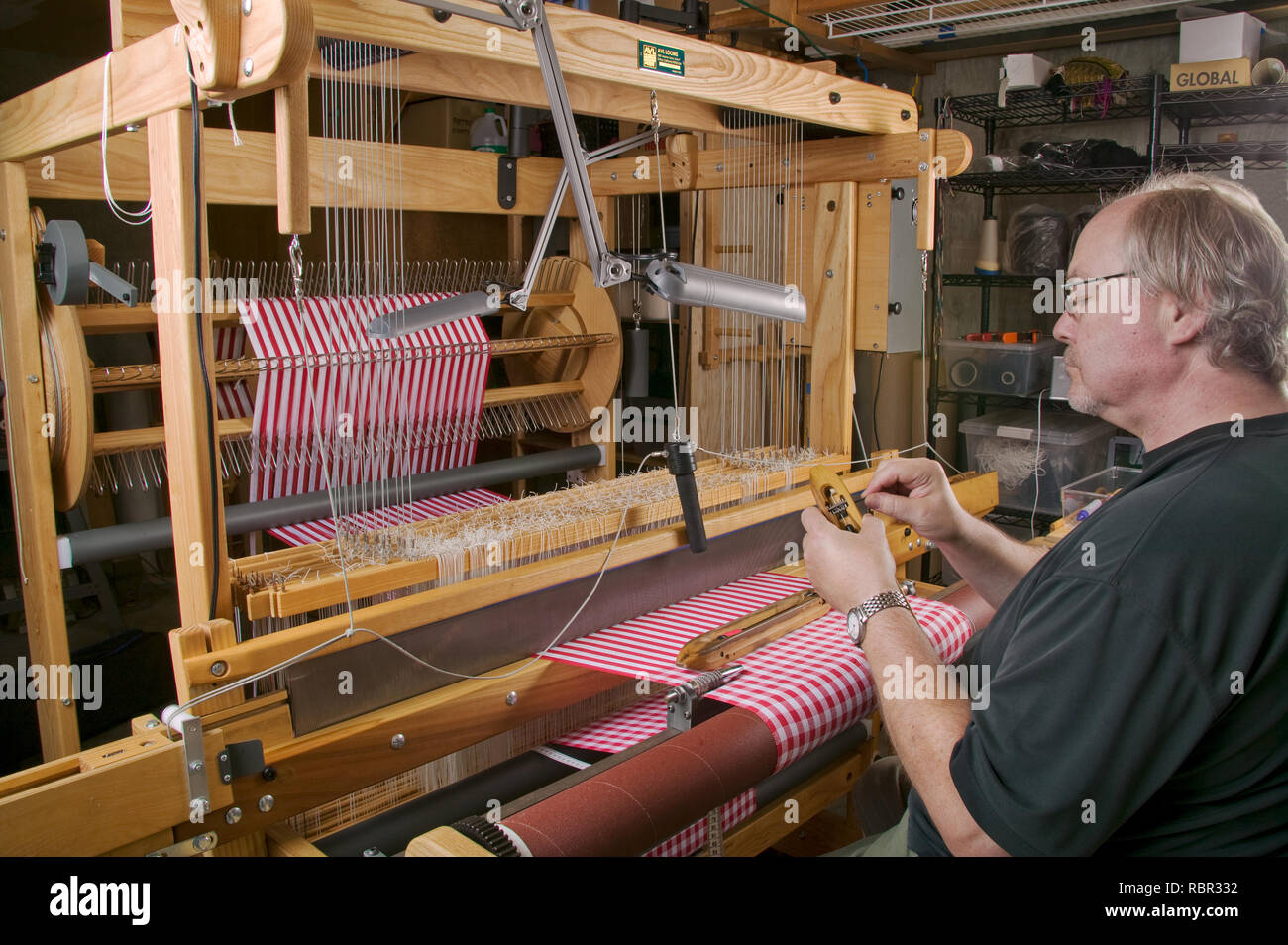Fliegen und shuttle webstuhl -Fotos und -Bildmaterial in hoher Auflösung – Alamy