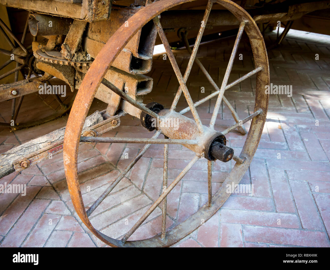 Wagen teil altes rad -Fotos und -Bildmaterial in hoher Auflösung ...