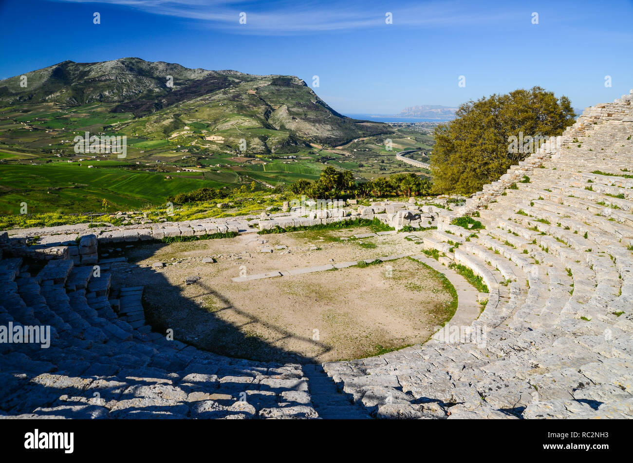 Segesta amphitheater -Fotos und -Bildmaterial in hoher Auflösung – Alamy