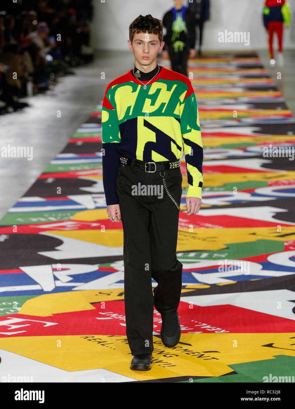 James langer laufsteg -Fotos und -Bildmaterial in hoher Auflösung – Alamy