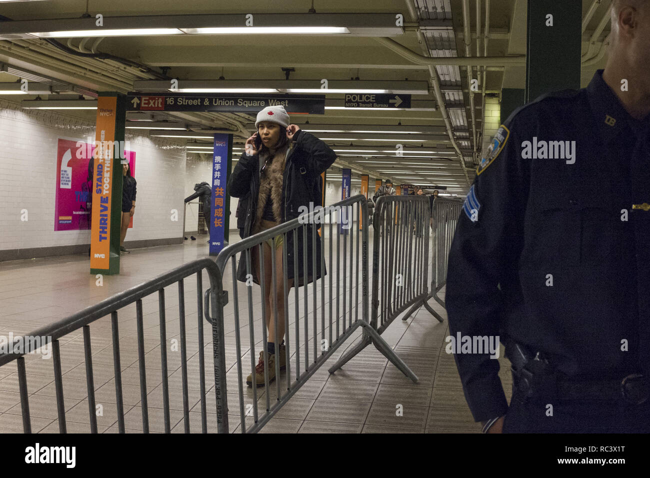 No pants subway ride day -Fotos und -Bildmaterial in hoher Auflösung ...