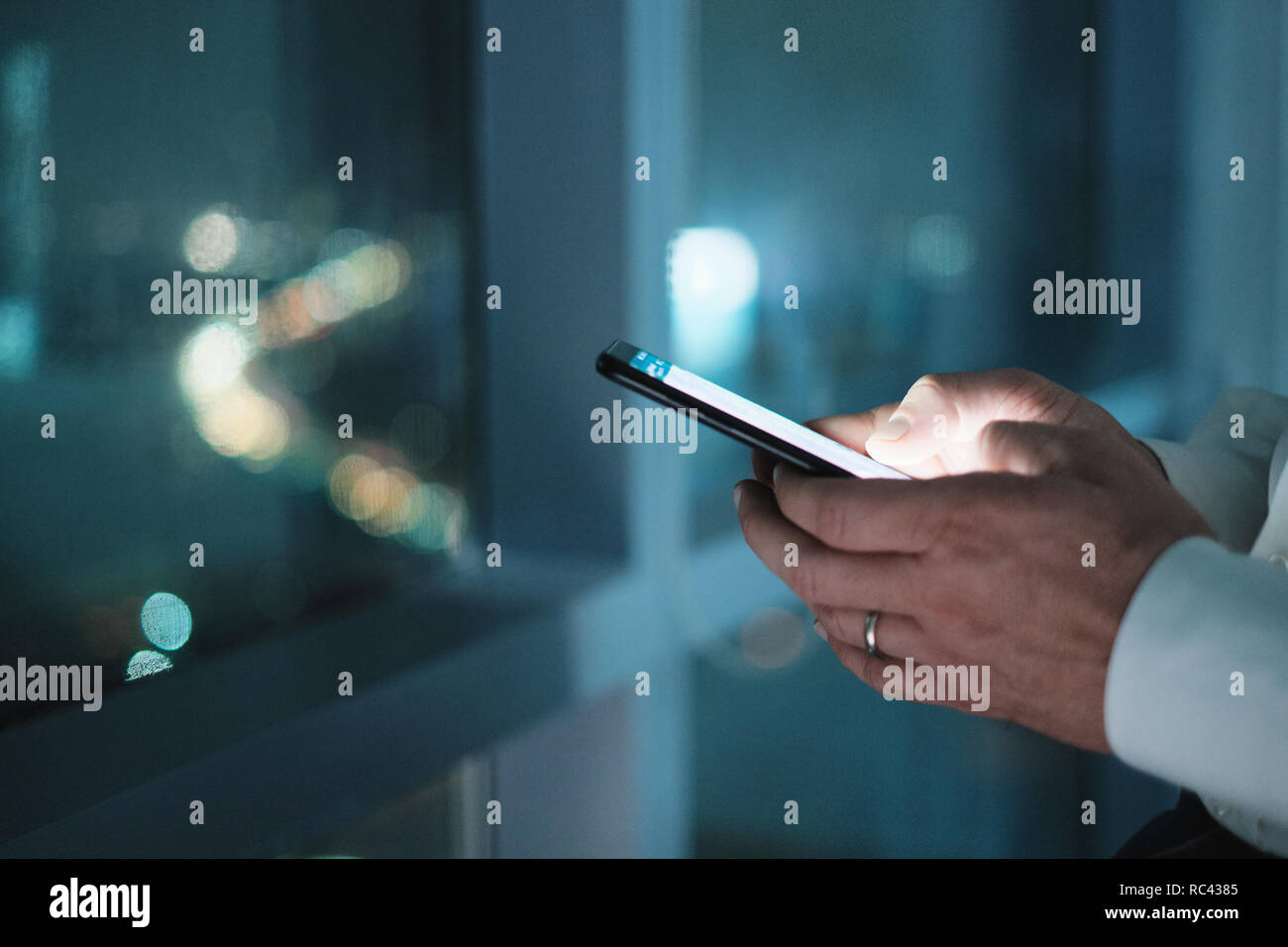 Telefon eingeben -Fotos und -Bildmaterial in hoher Auflösung – Alamy