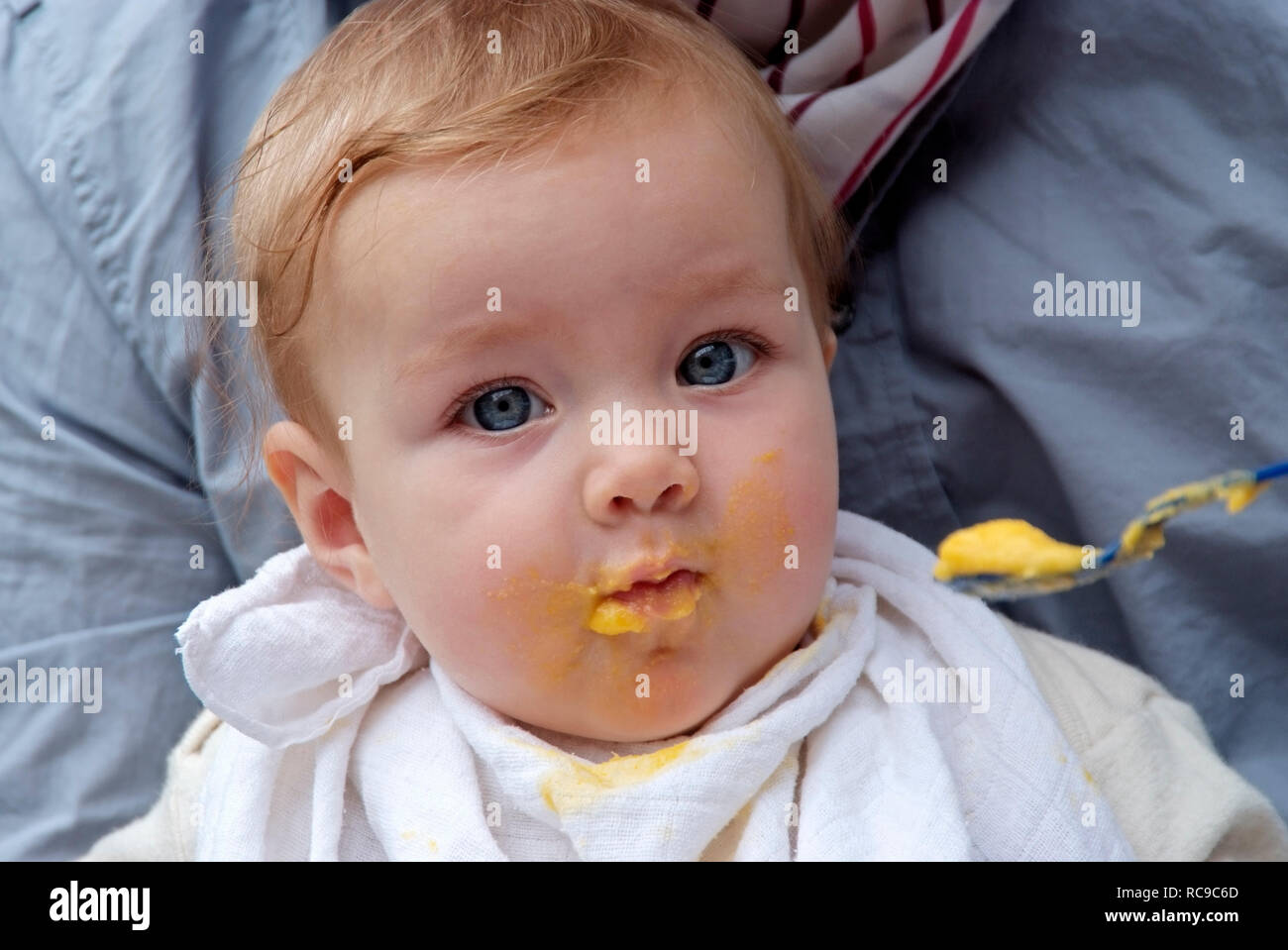 Babys 1 jahr -Fotos und -Bildmaterial in hoher Auflösung – Alamy