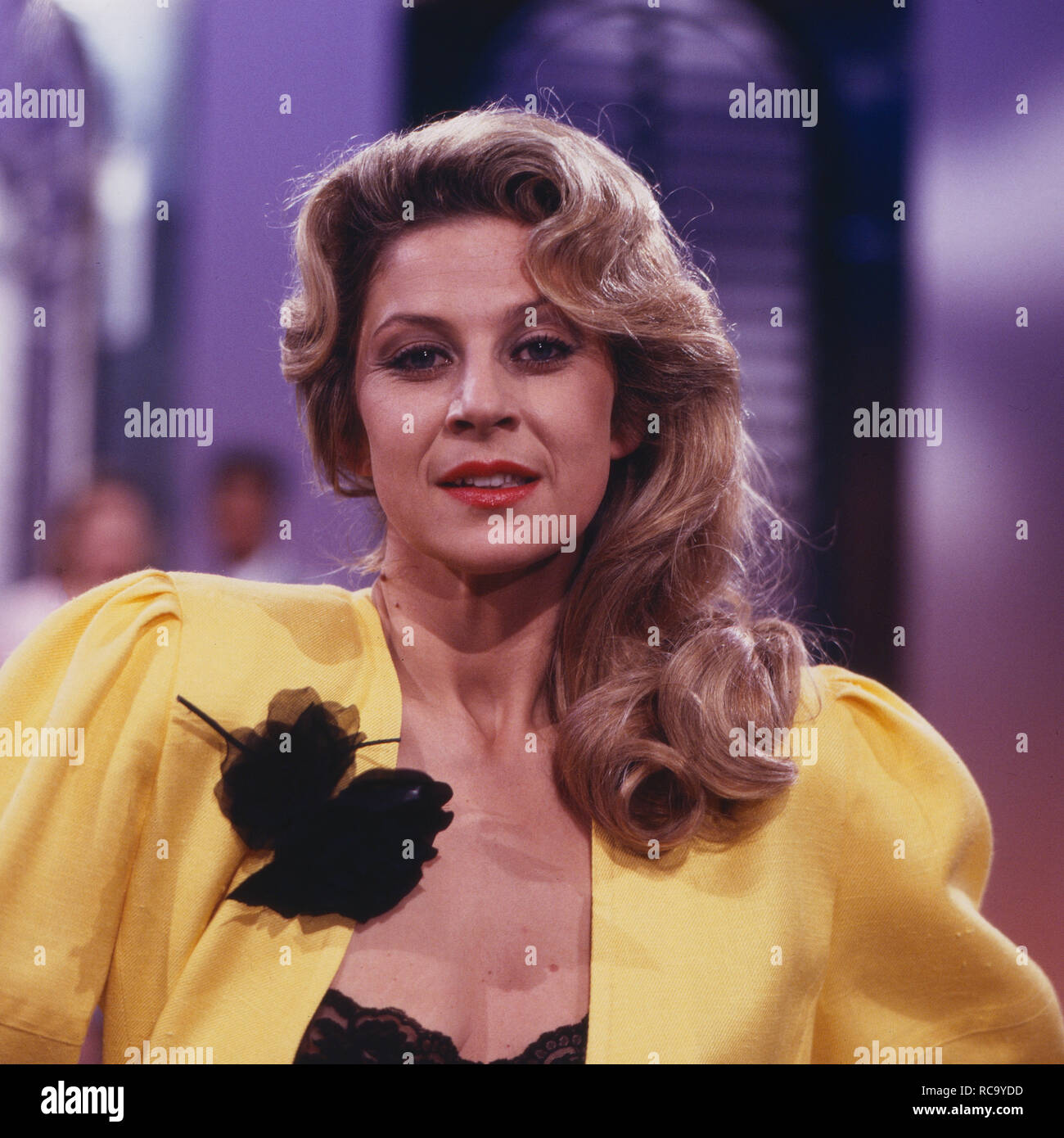 Mona Seefried in der Musiksendung "Liedercircus', Deutschland 1988 ...