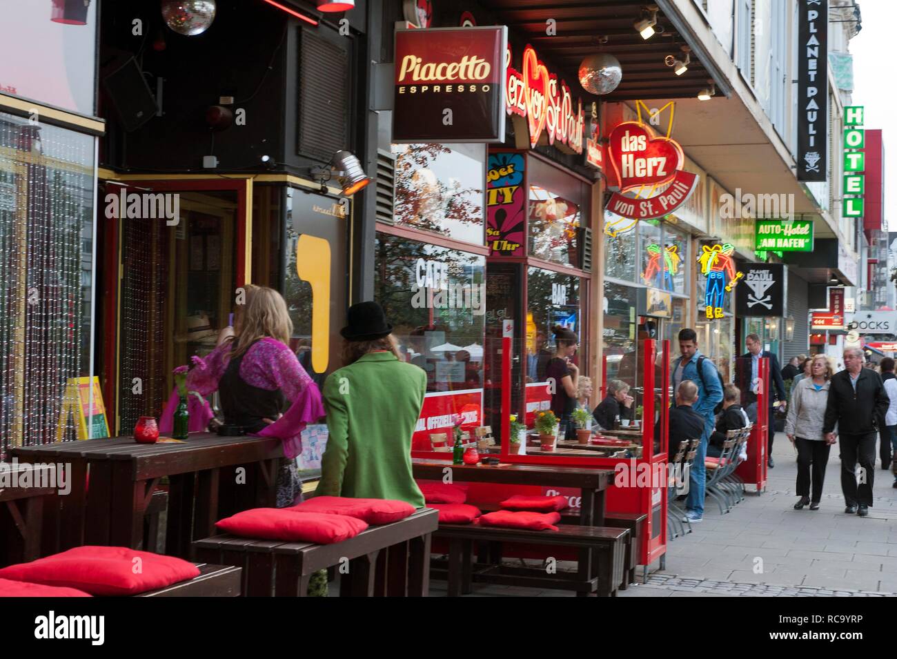 St pauli rotlichtviertel -Fotos und -Bildmaterial in hoher Auflösung ...