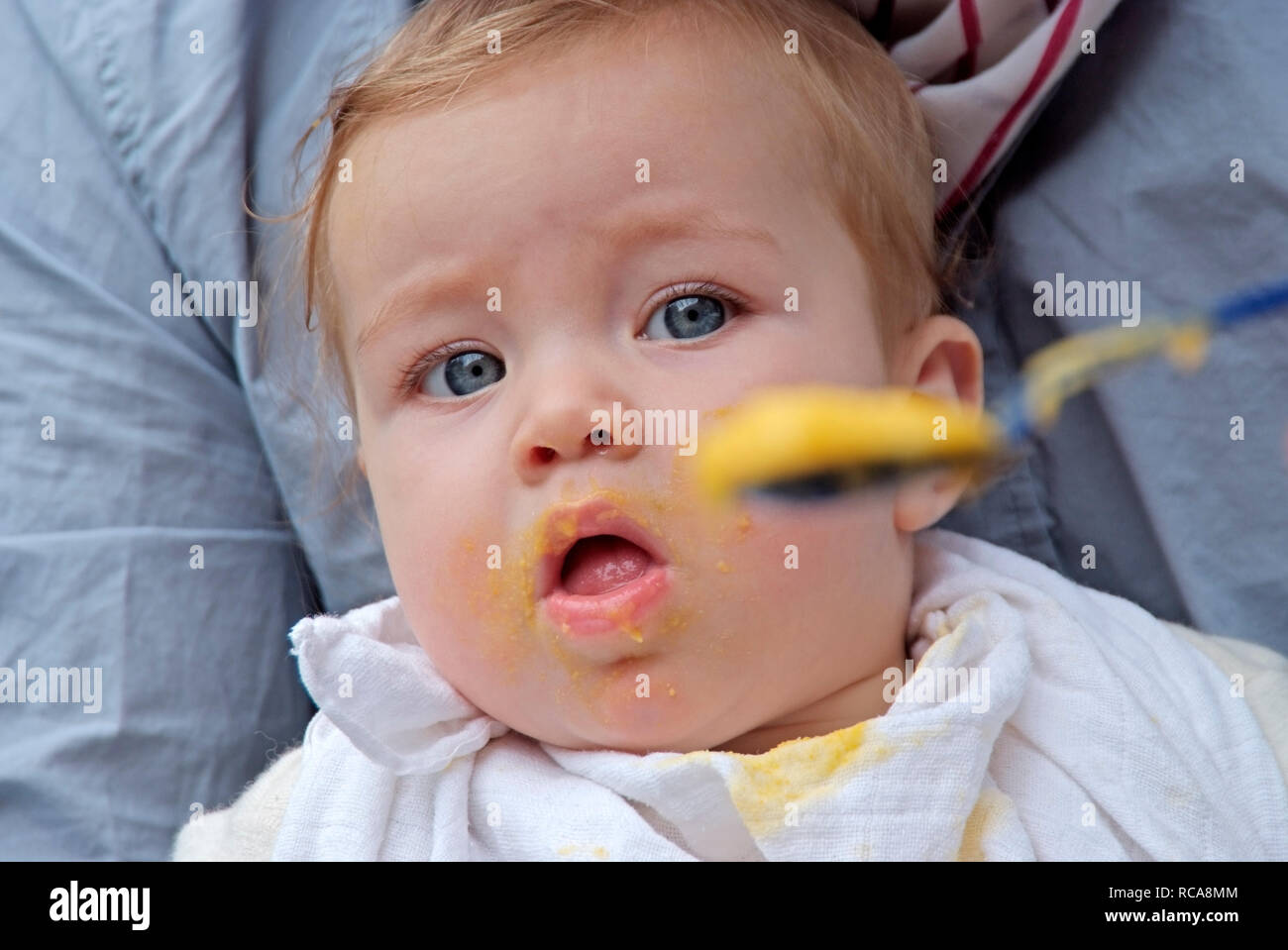 Baby brei -Fotos und -Bildmaterial in hoher Auflösung – Alamy