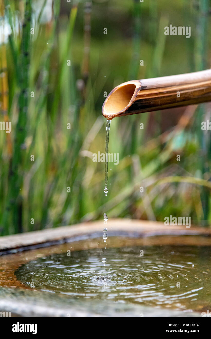 Japanischer stein zen brunnen -Fotos und -Bildmaterial in hoher ...