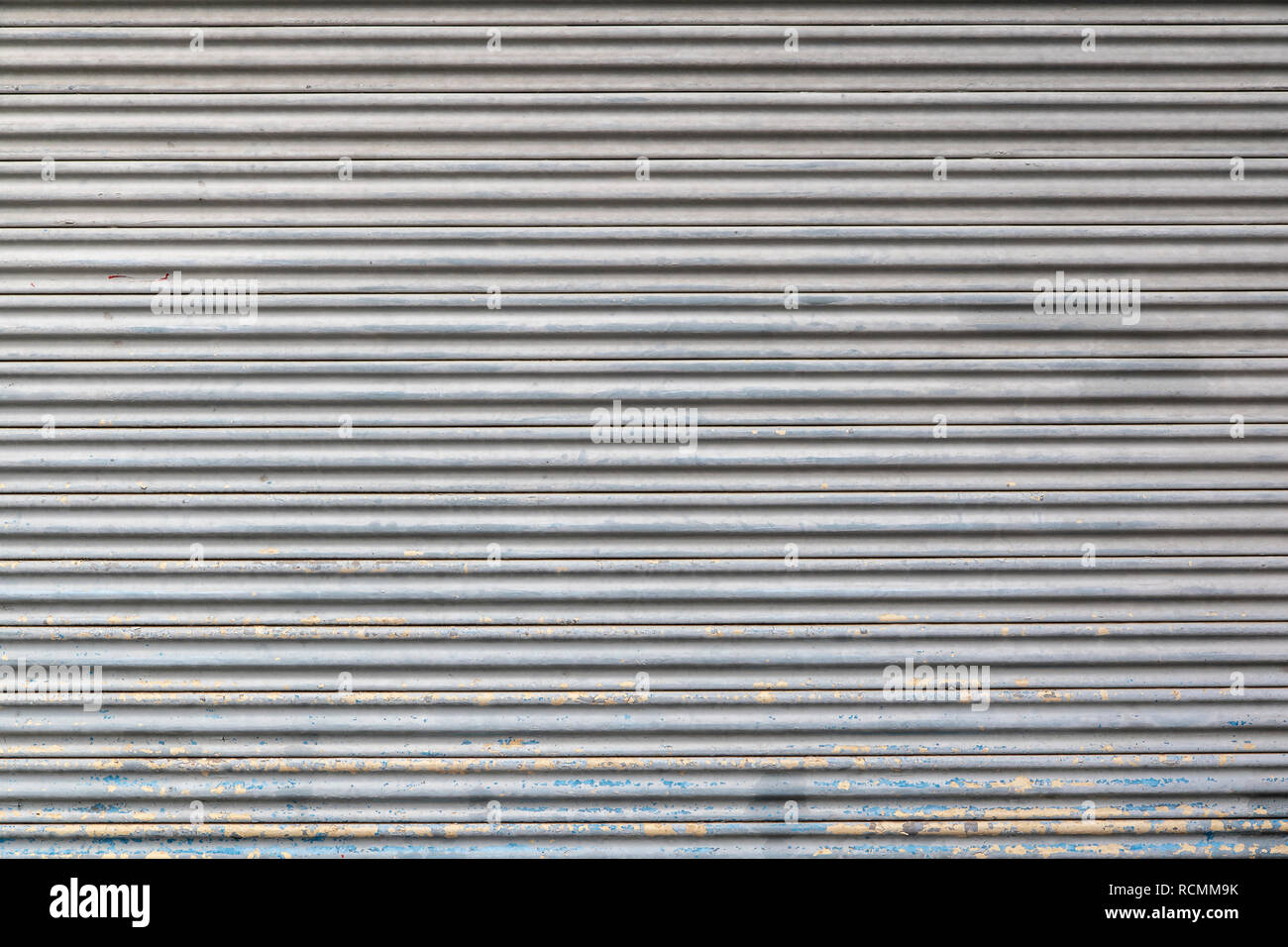 Metal roller door background -Fotos und -Bildmaterial in hoher ...